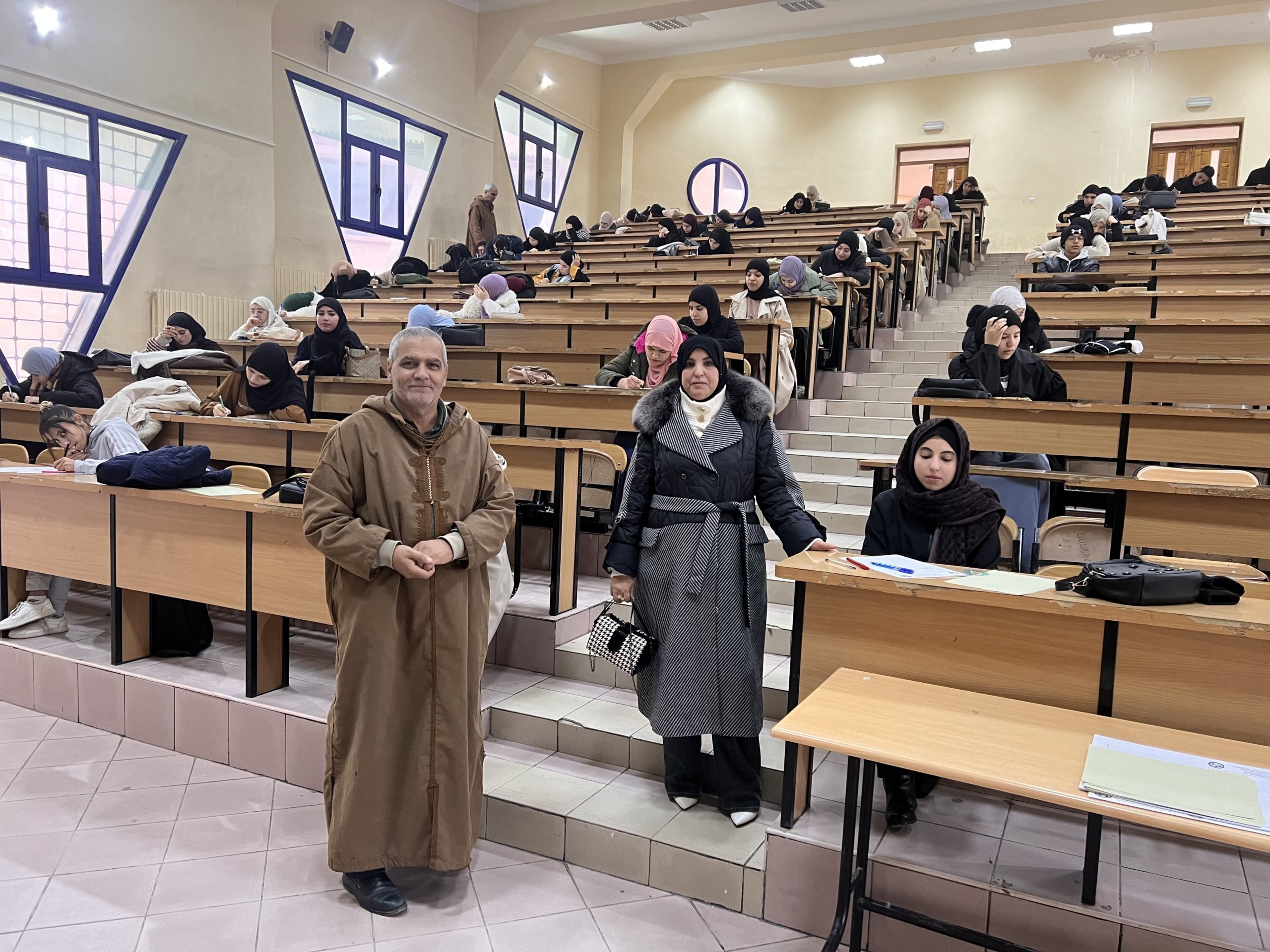 تفقد أجواء امتحانات السداسي الاول بكلية العلوم الدقيقة و الإعلام الآلي ...